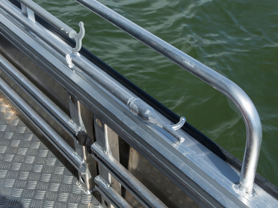 Sliding rail mechanism - Product Information - Faster Work Boats